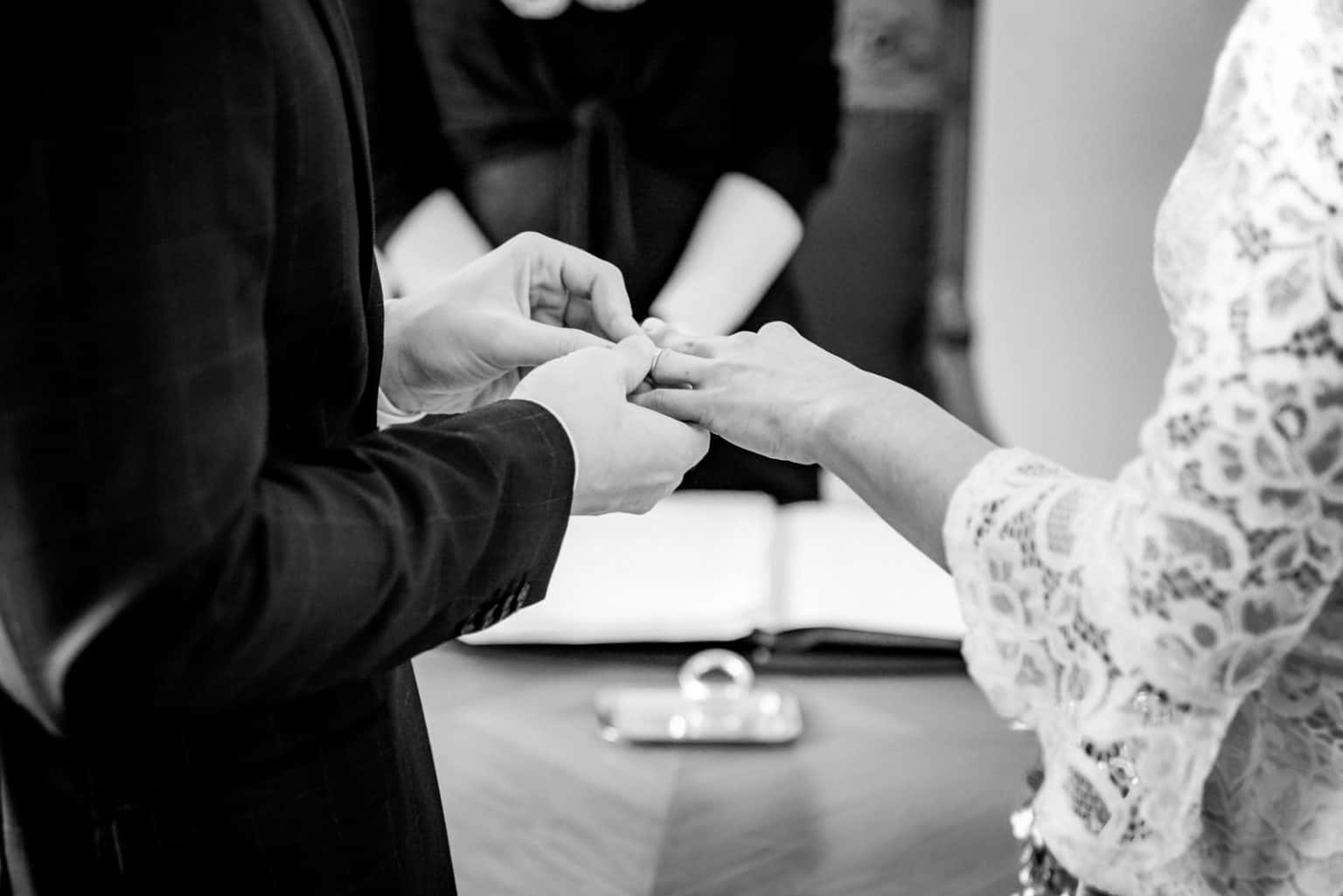 Standesamtliche Trauung Standesamt Altona Hochzeitsfotograf Hamburg ...